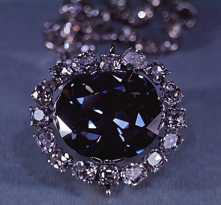 The Mysterious Hope Diamond: Does this Treasure Hold a Curse ...